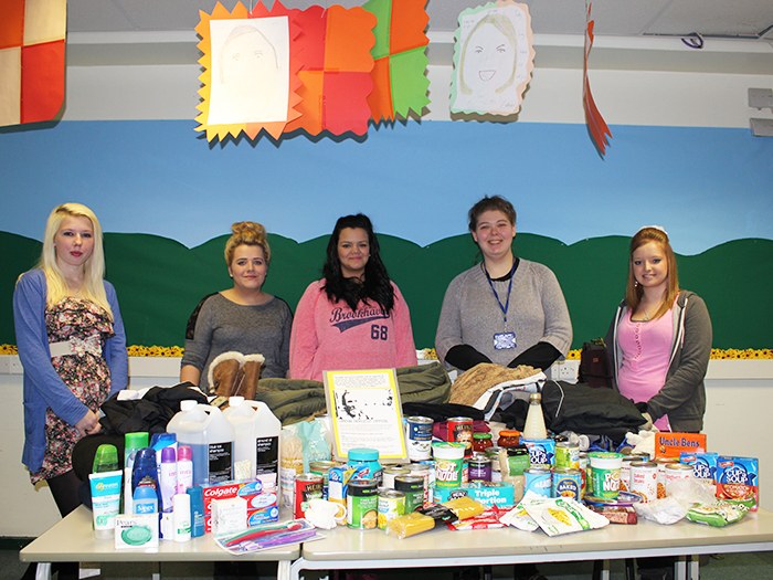 College students help the homeless